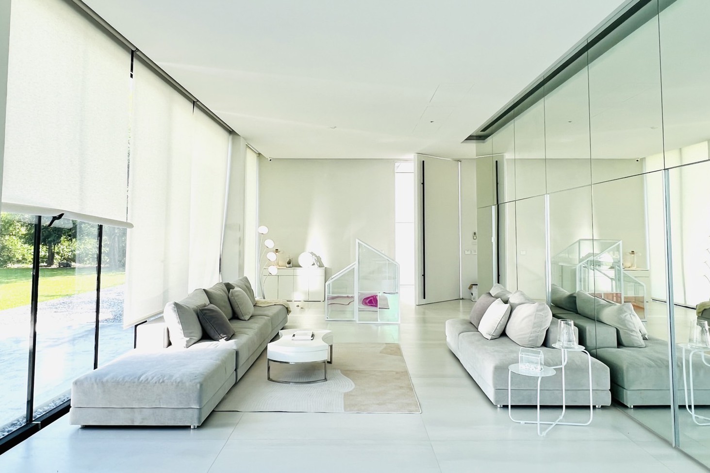 Everything Is Wrong MV取景於HA House春 - 德築集團 DEZU GROUP